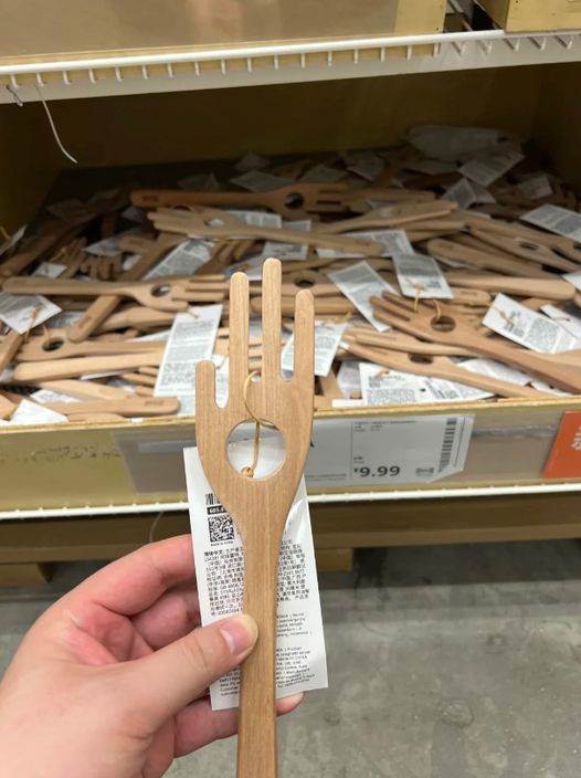 逛IKEA看到「神秘木頭小手掌」中間還開了洞！內行人一看驚叫：設計師超強 - agonew